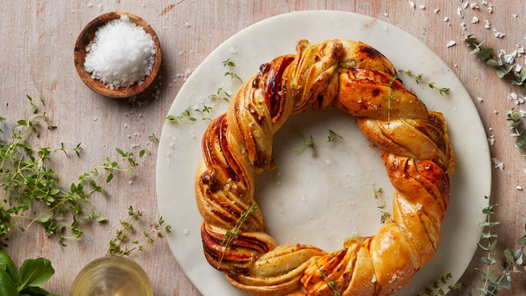 Squeeze & Tomato Christmas Wreath | Primula